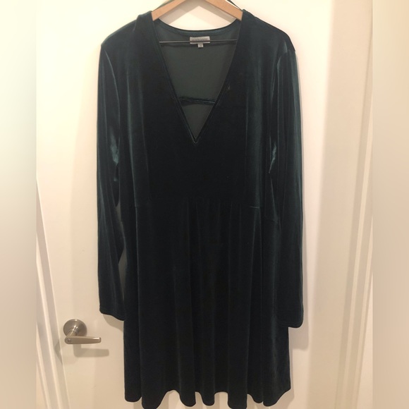 Alice & You | Dresses | Alice You Green Velvet Dress Sz 26 | Poshmark